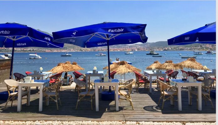 Retro Beach Club Yenifoça - Gezicini.com